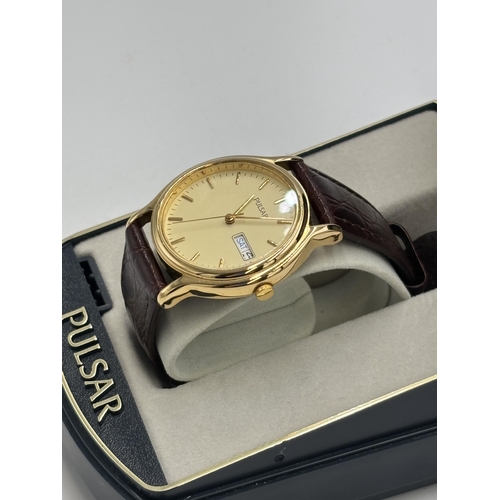 A boxed Pulsar quartz gold plated men's wristwatch - No. V733-X024