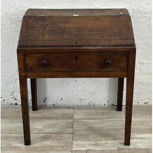 A Georgian oak writing desk - approx. 85cm high x 76cm wide x 50cm deep