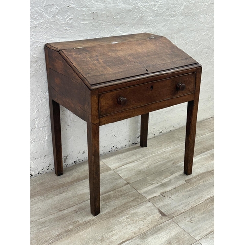 A Georgian oak writing desk - approx. 85cm high x 76cm wide x 50cm deep