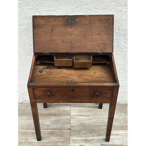 A Georgian oak writing desk - approx. 85cm high x 76cm wide x 50cm deep