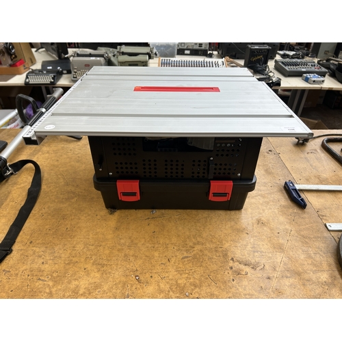 A SIP 2-in-1 table saw with integrated dust extractor