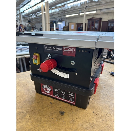 A SIP 2-in-1 table saw with integrated dust extractor