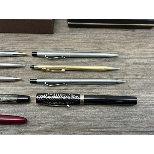 Thirteen writing instruments to include Parker Victory fountain pen ...