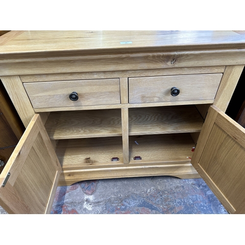 A modern oak sideboard - approx. 78cm high x 96cm wide x 46cm deep