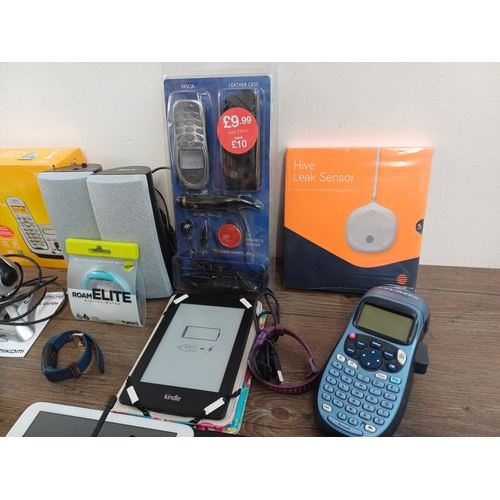 A collection of tech to include Acer USB computer speakers, Mikomi ...