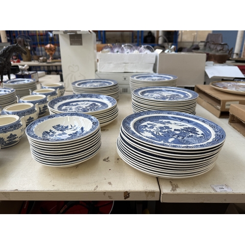 Approx. one hundred and thirty nine pieces of Wedgwood Willow dinnerware