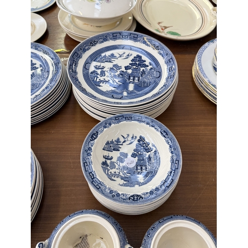 Approx. one hundred and thirty nine pieces of Wedgwood Willow dinnerware