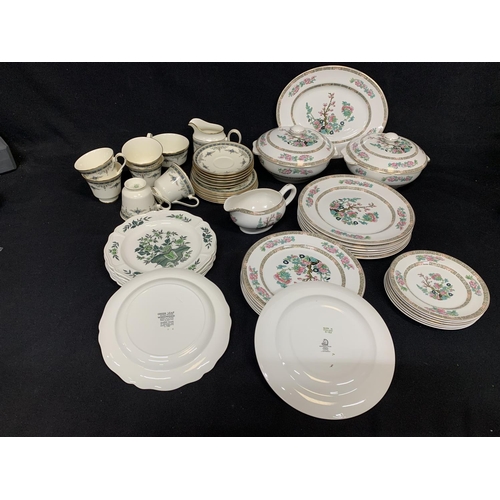 22 pieces Wedgwood Indian Tree dinnerware, 6 Wedgewood Green Leaf ...