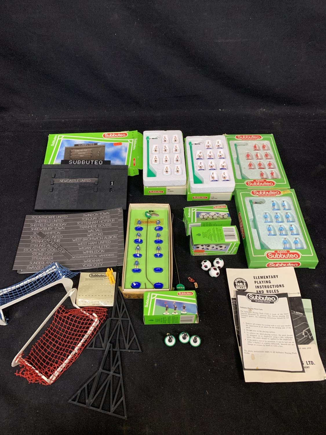 4 complete Subbuteo player sets and other Subbuteo accessories