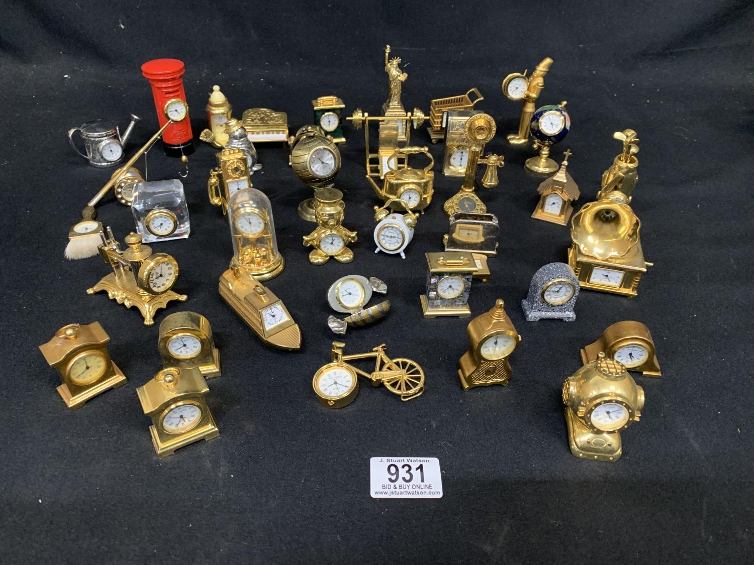 40 Novelty miniature clocks