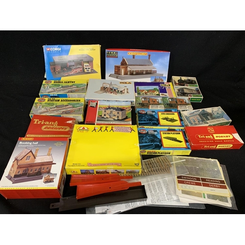 Assorted Hornby, Airfix and other model kits
