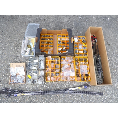 Box of model railway fittings and train track, N Gauge train, rolling ...