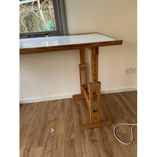 Adjustable height artists trestle table