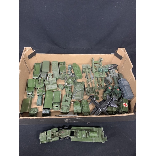 Tray of assorted die cast military vehicles mostly Dinky