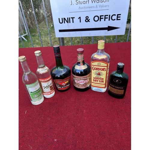 Assorted spirits and liqueurs - 6 bottles