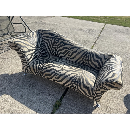 A modern design zebra pattern chaise lounge / love seat 196x80x80