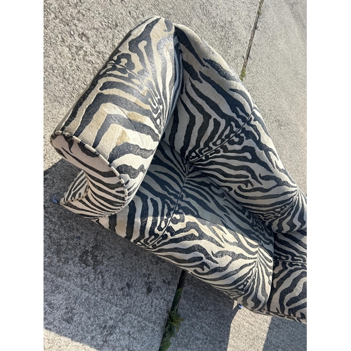 A modern design zebra pattern chaise lounge / love seat 196x80x80