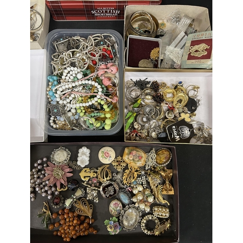 Collection of sundry costume jewellery and sundry items
