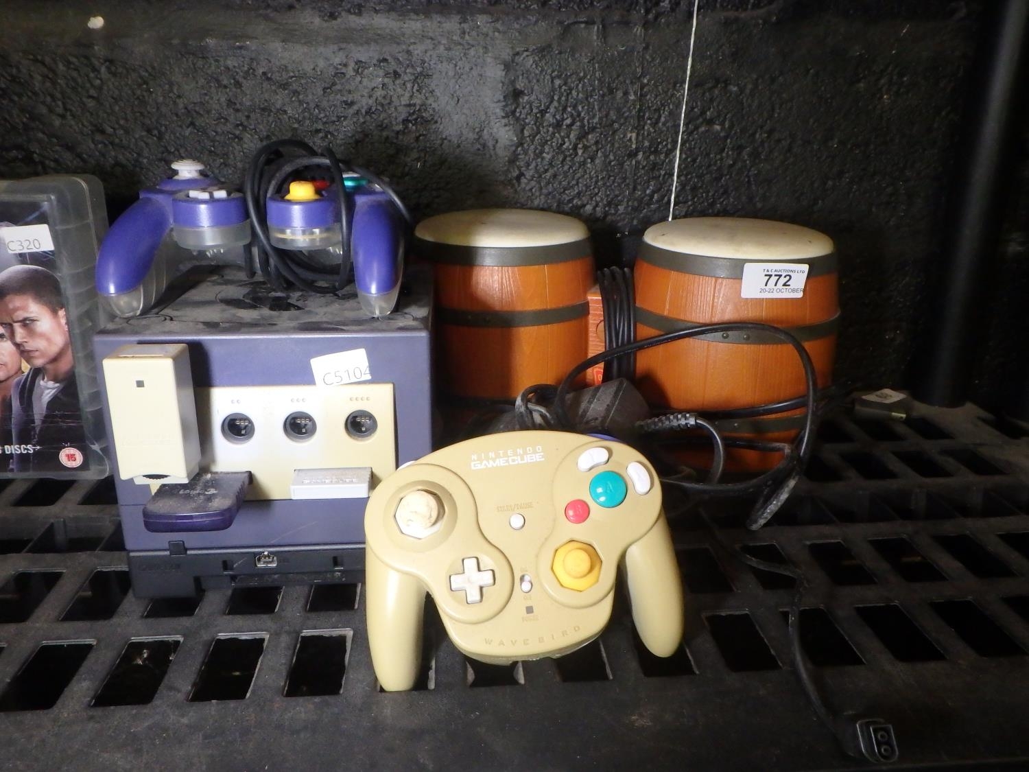 NINTENDO GAME CUBE CONSOLE WITH TWO CONTROLLERS MEMORY CARDS AND GAME ...