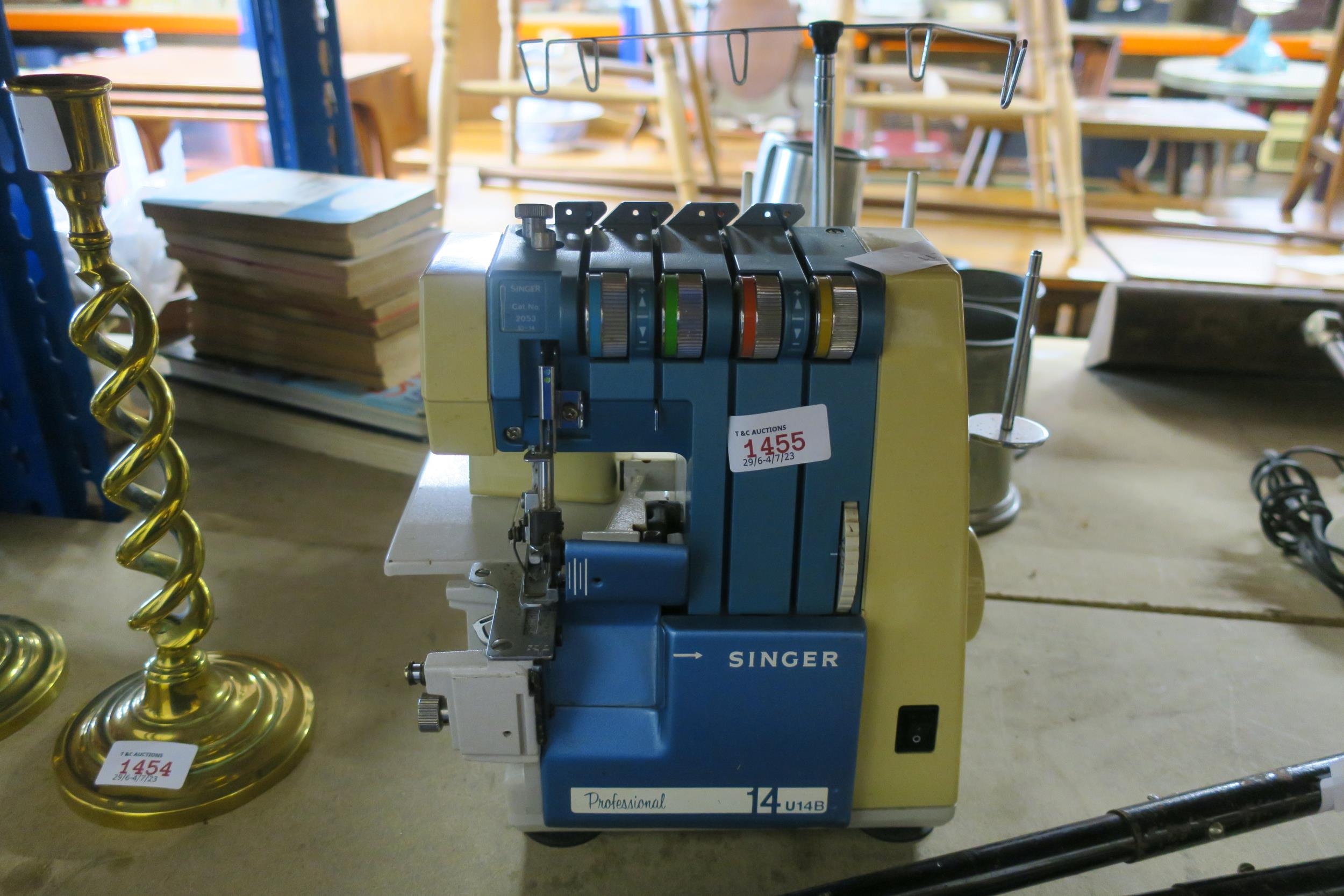 VINTAGE SINGER OVERLOCKER - PROFESSIONAL U14B