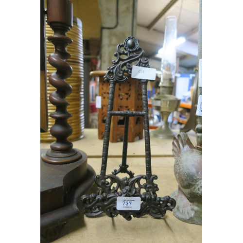 VINTAGE CAST IRON EASEL STYLE STAND