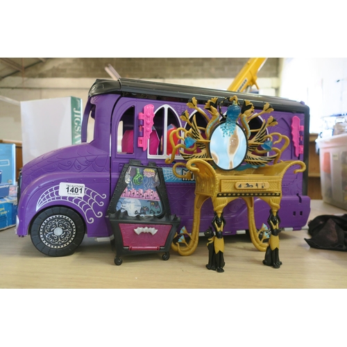 MONSTER HIGH BUS AND DRESSING TABLE TOYS