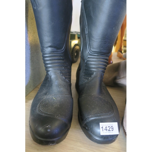 BATA MOTORCYCLE BOOTS SIZE 9
