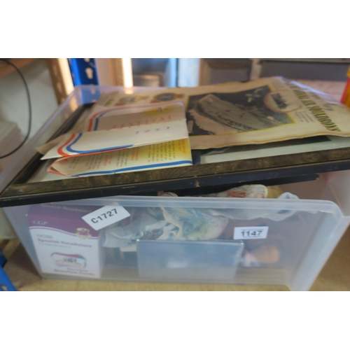 BOX OF VINTAGE COLLECTABLES