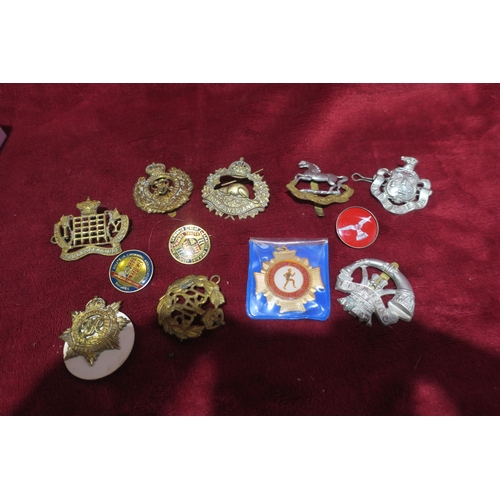 SELECTION OF RETRO BADGES