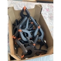 30 stall clips (3"-9")