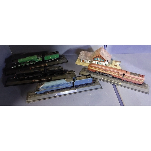 4 Static Locomotive Models & Station Building - Flying Scotsman ...