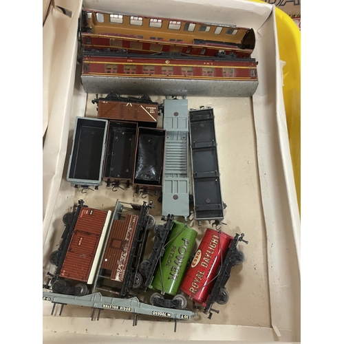 OO gauge collection, with boxed locomotives Diesel (2), steam (1 ...