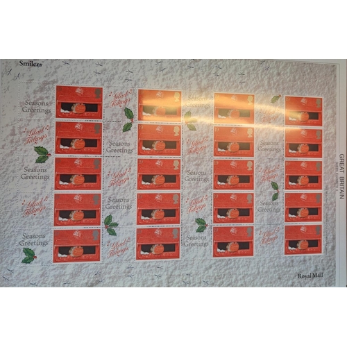 Decimal UM smilers in 3 Royal Mail Smilers albums, incl 2001 Consignia ...
