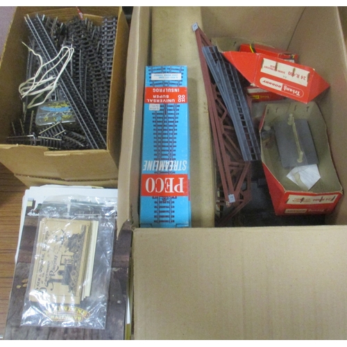Collection of unboxed OO gauge locomotives, coaches, wagons, track ...