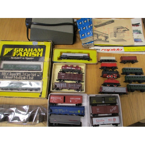 Collection of N gauge including locomotives with Arnold Rapido (2), coaches Arnold Rapido (3), wagon