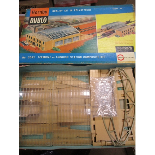 Hornby Dublo. Terminal or through station composite kit No 5083 ...