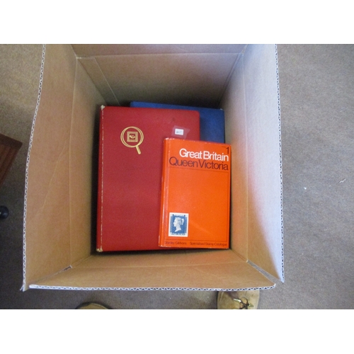 Accessories. Large Accumulation incl albums with many old types, ring ...