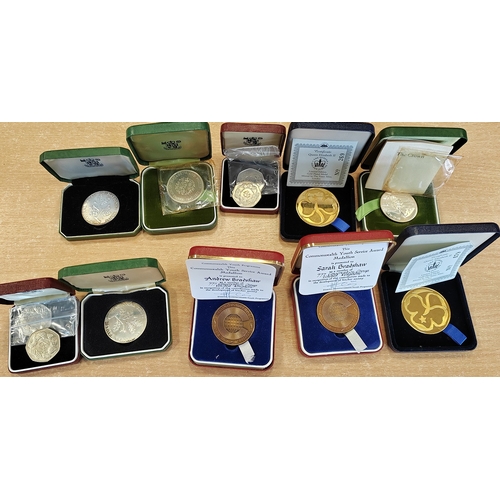 Collection of coins includes boxed silver commemorative crowns (2 ...