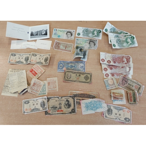 Collection of coins includes boxed silver commemorative crowns (2 ...