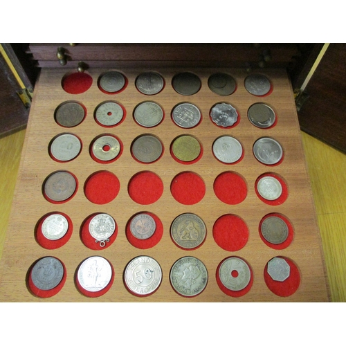 Collection in wooden coin case (H16cm x W29cm x D30cm (key present ...