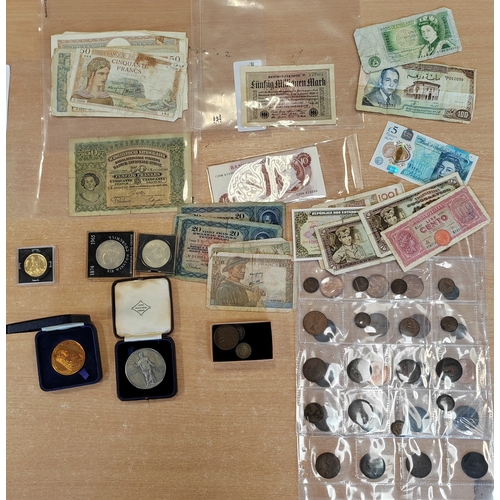 Investment Gold Lot - documents required. 1913 sovereign, some marks to ...