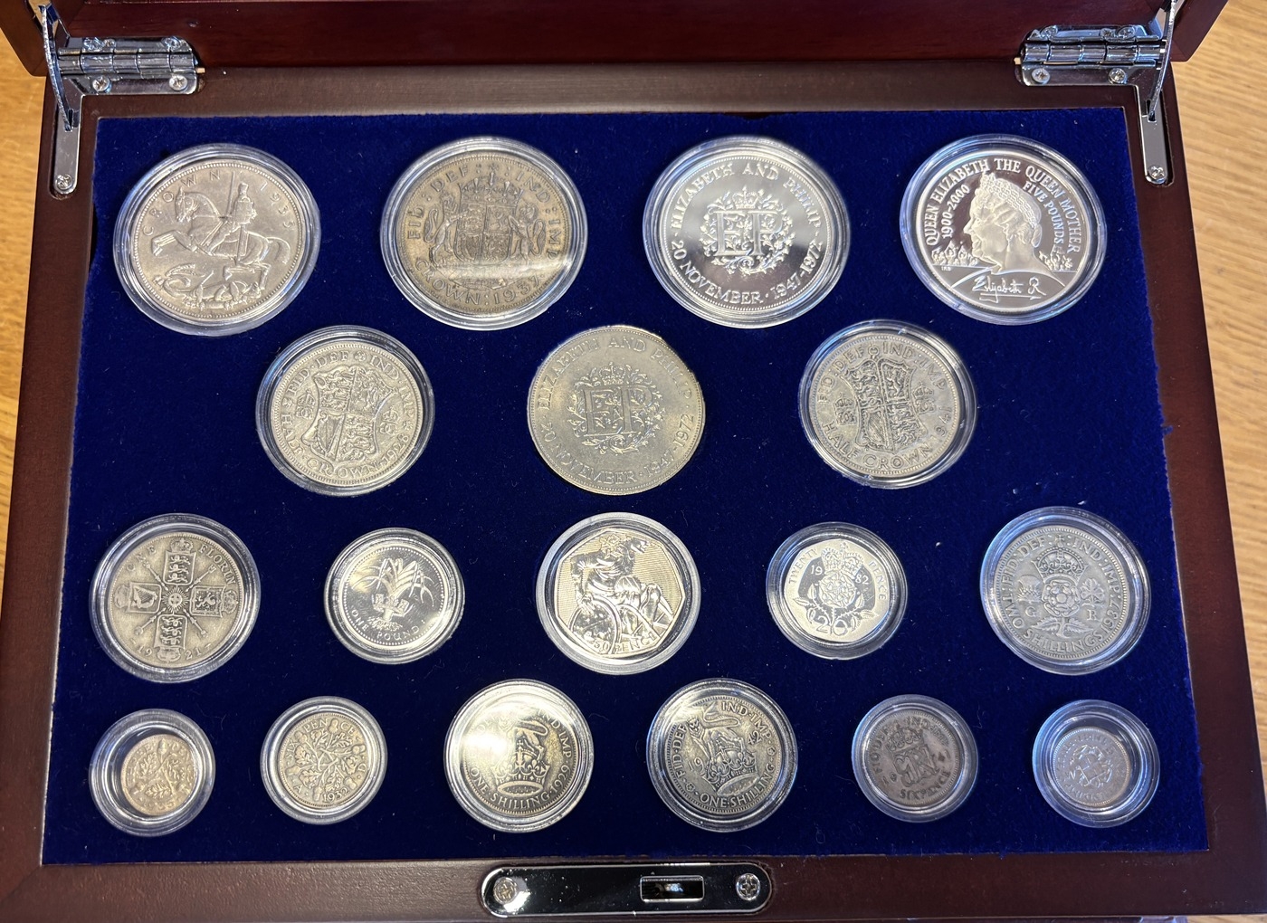 The House of Windsor silver collection in wooden display box, including ...
