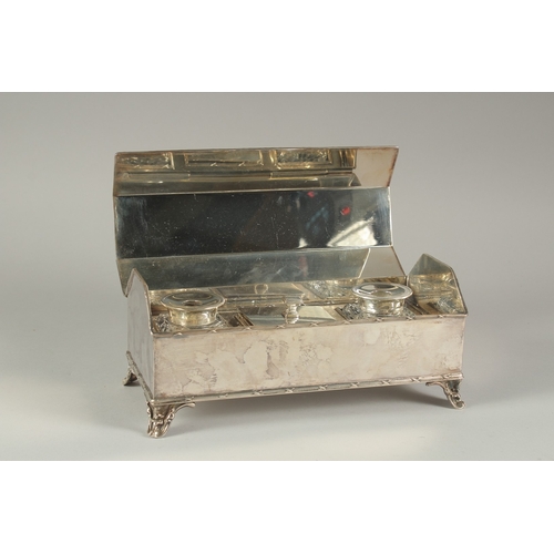 A GOOD EDWARDIAN SILVER PLATED TABLE INKSTAND. 9ins long.