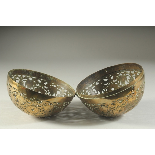 AN 18TH CENTURY BRASS PIERCED BALL POMANDER. 5.5ins diameter.