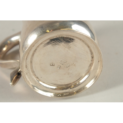 A PLAIN GEORGE II SILVER PINT MUG. London 1725. Maker: Thomas Mason.