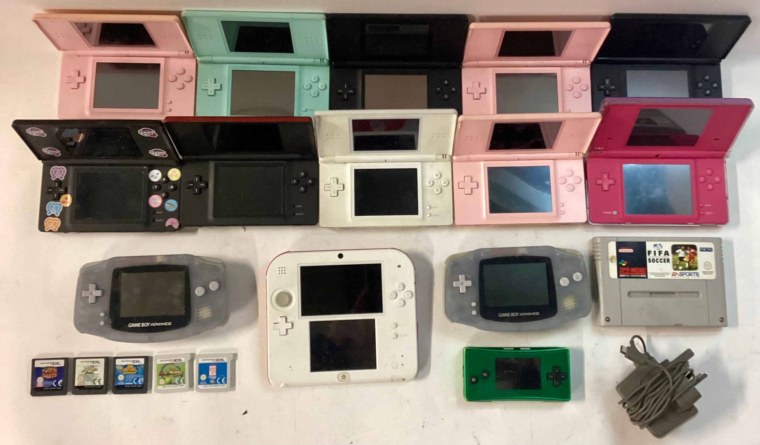 COLLECTION OF NINTENDO HAND HELD GAMING DEVICES. 15 units in total ...