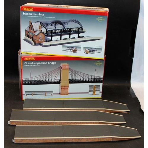Hornby OO gauge Grand Suspension Bridge ref:R8008 c/w Station Terminus ...
