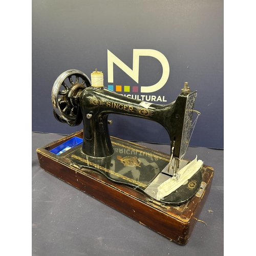 SINGER SEWING MACHINE