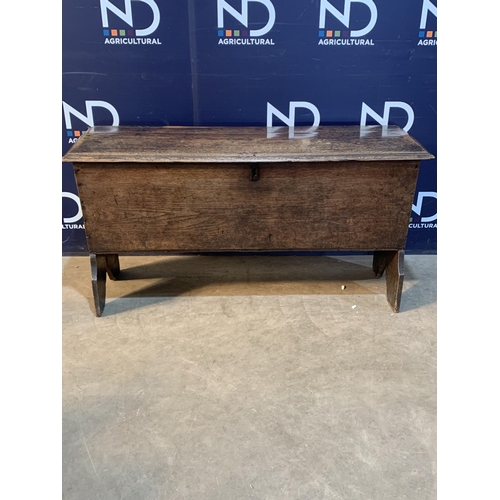 VICTORIAN SIX PANEL SWORD CHEST