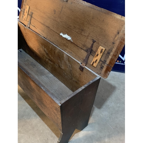 VICTORIAN SIX PANEL SWORD CHEST